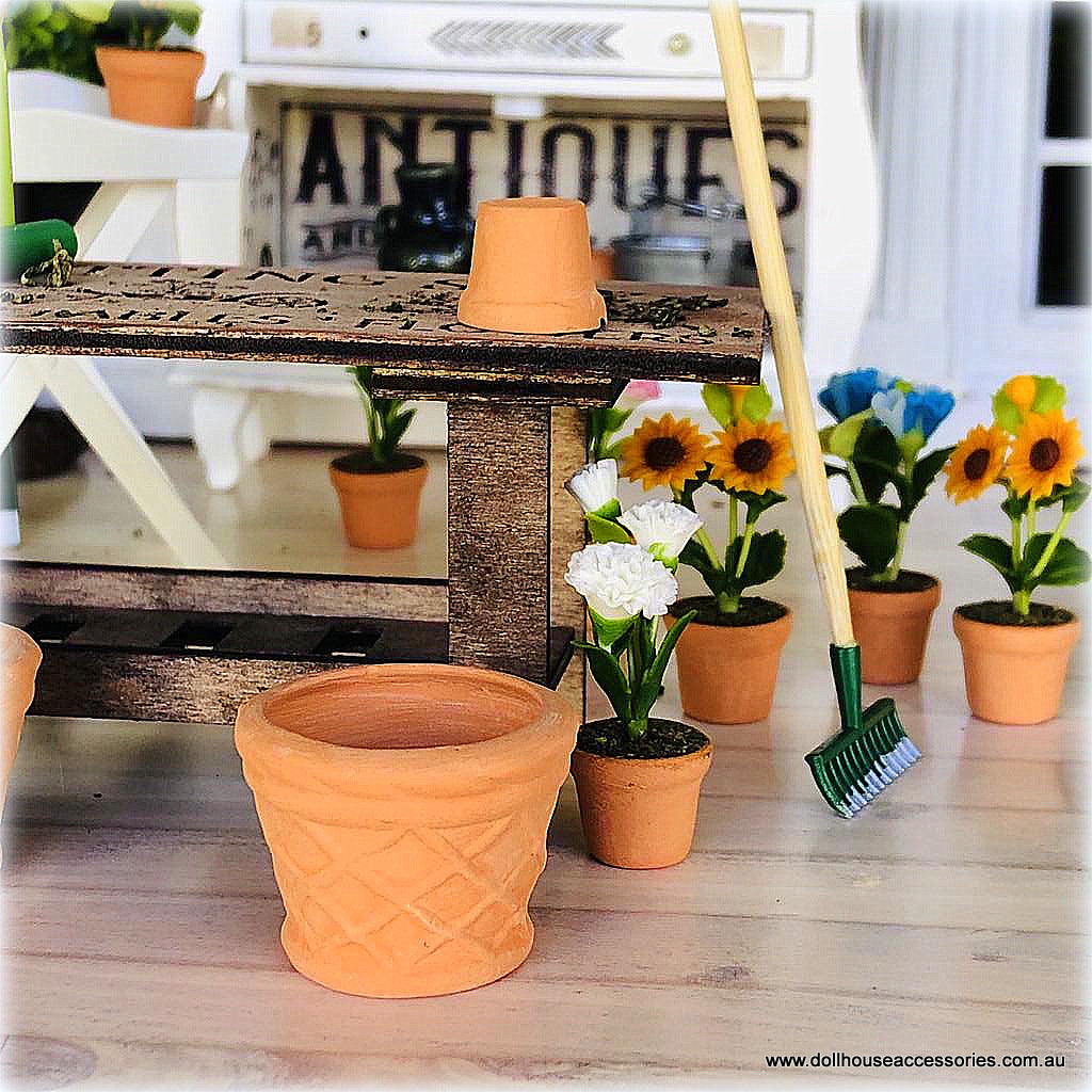 Terracotta Lattice Pot - Miniature – Dollhouse Accessories Australia
